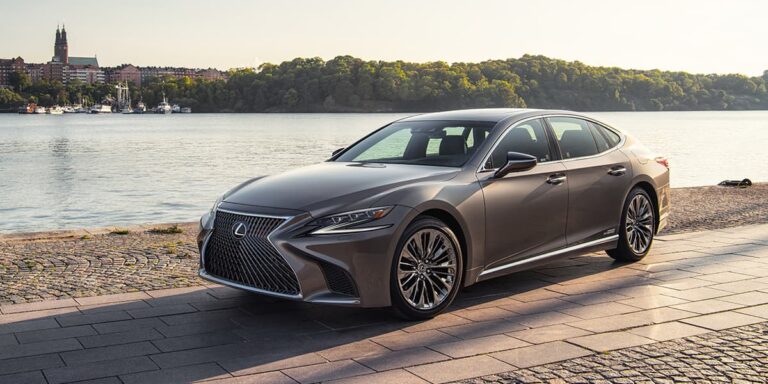 Lexus ES 300h tại Việt Nam - Niềm Tin và Tín Ngưỡng Lexus của Người Dùng