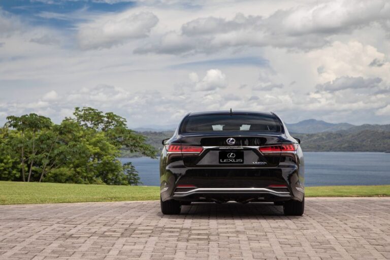 Giá xe Lexus LS 500h Hybrid 2026 và đánh giá chi tiết