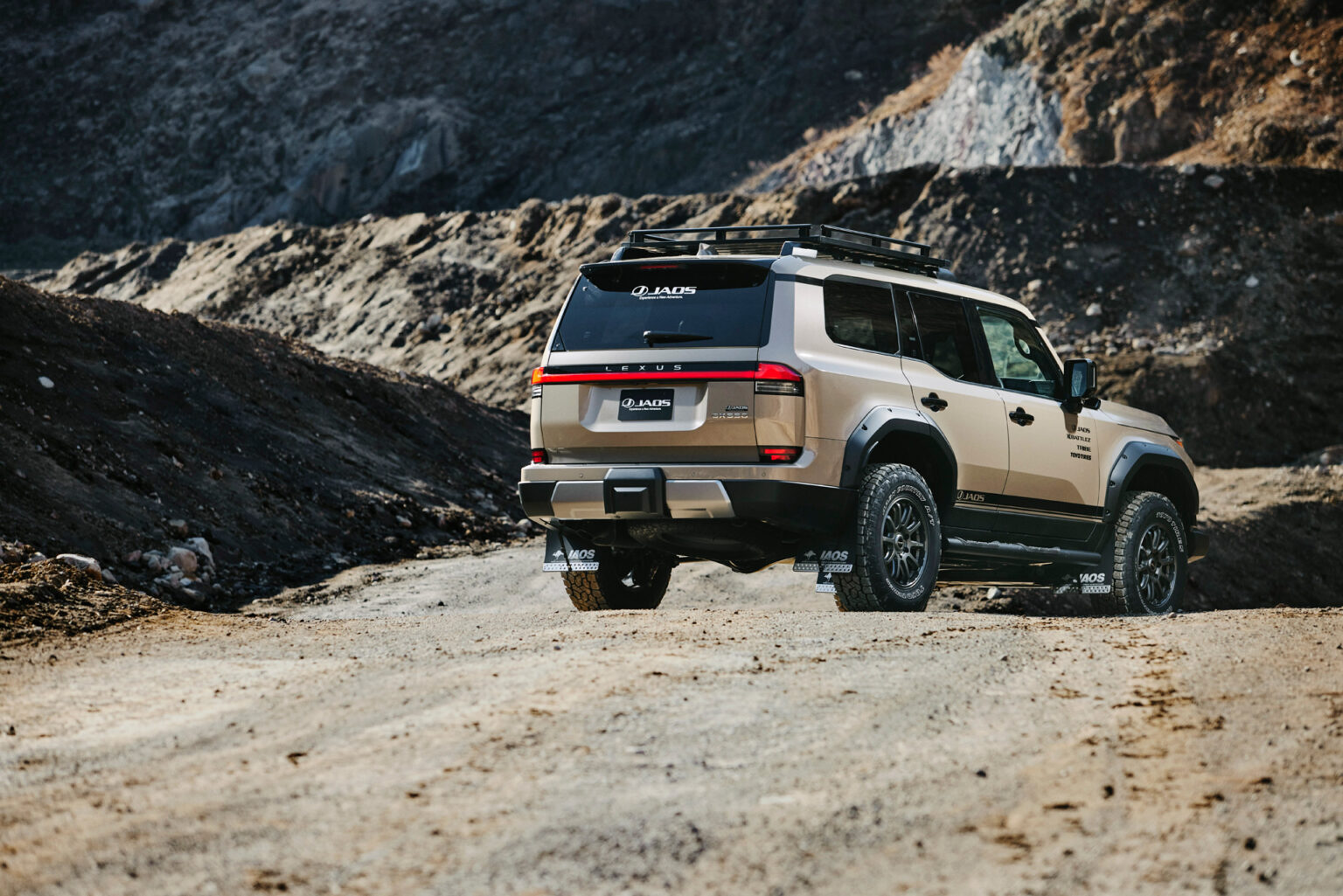 Bản độ Lexus GX 500 OVERTRAIL được trưng bày tại Tokyo