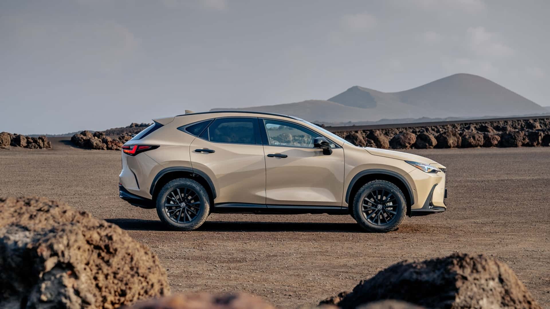 Lexus NX Overtrail 2025: Phiên bản off-road đầy cá tính cho dòng SUV cỡ nhỏ